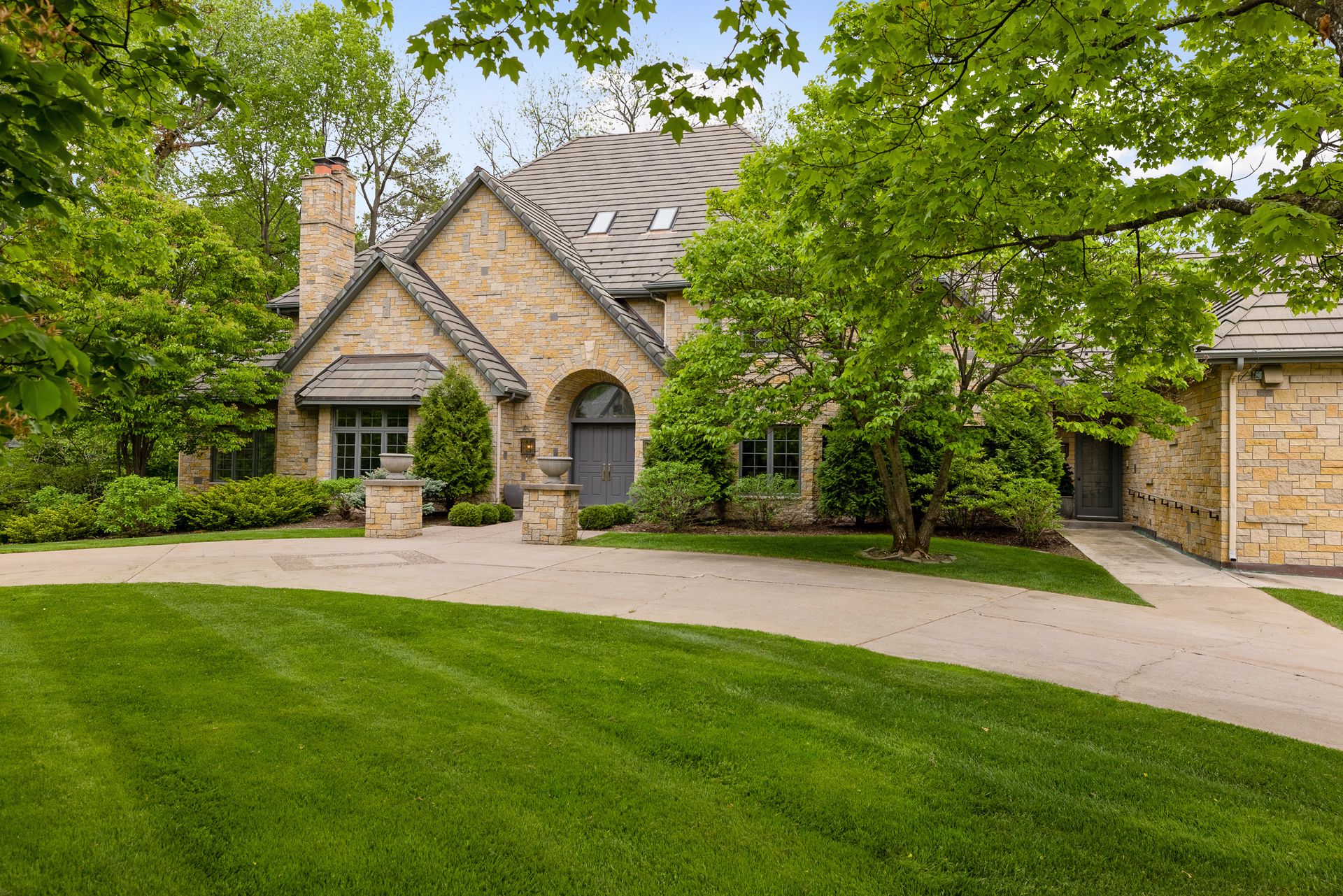 4913 Rolling Green Parkway - John Wanninger Real Estate